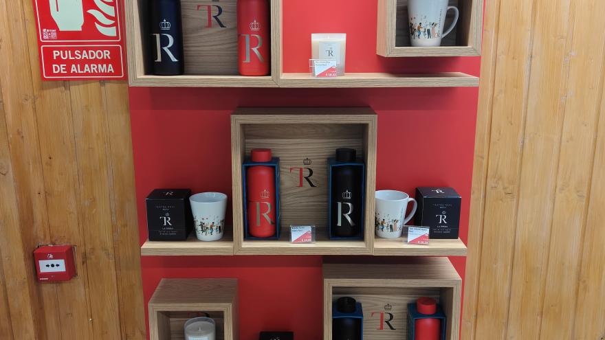 La Comunidad de Madrid vende productos oficiales del Teatro Real en la ...