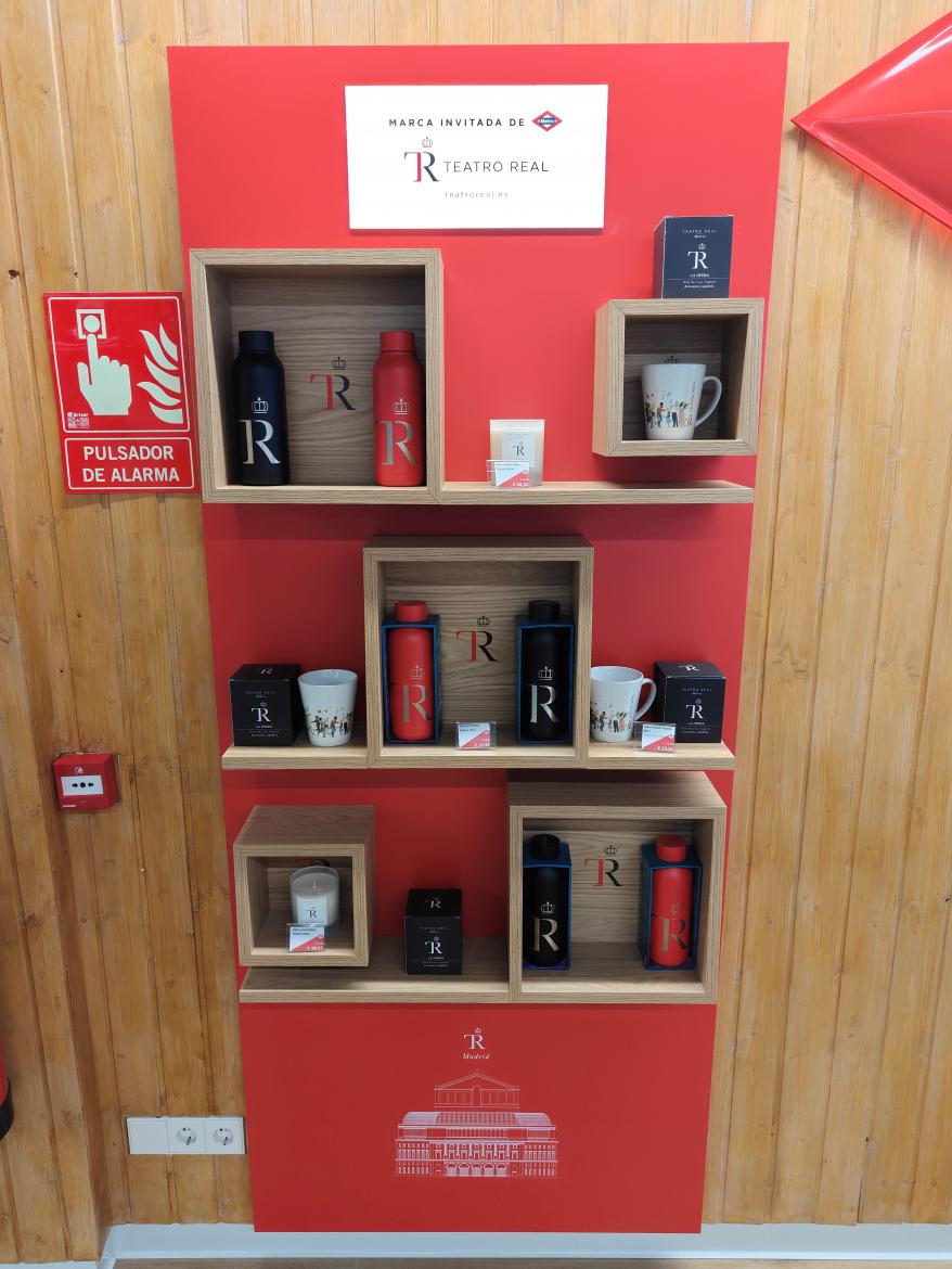 La Comunidad de Madrid vende productos oficiales del Teatro Real en la ...